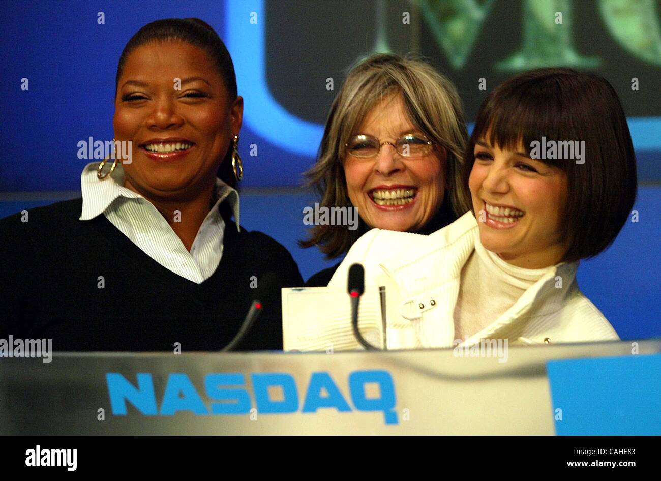 Jan. 16, 2008 - New York, New York, U.S. - K56065TGA.THE CAST OF 'MAD MONEY' RINGS THE OPENING ...