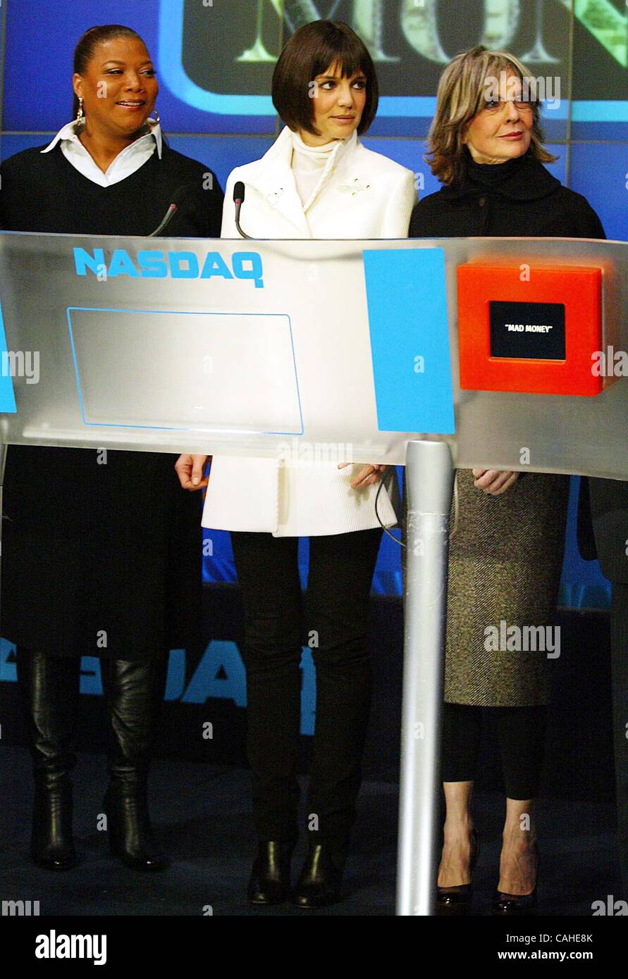 Jan. 16, 2008 - New York, New York, U.S. - K56065TGA.THE CAST OF 'MAD MONEY' RINGS THE OPENING ...