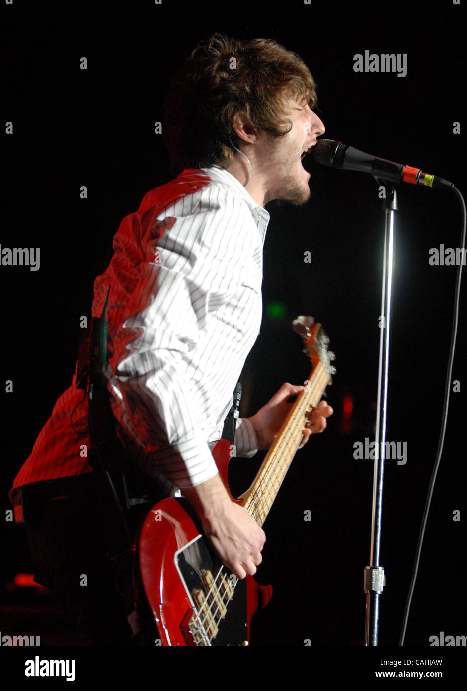 Dec. 4, 2007 - Norfolk, Virginia, USA - Singer / Bass Guitarist KENNY ...