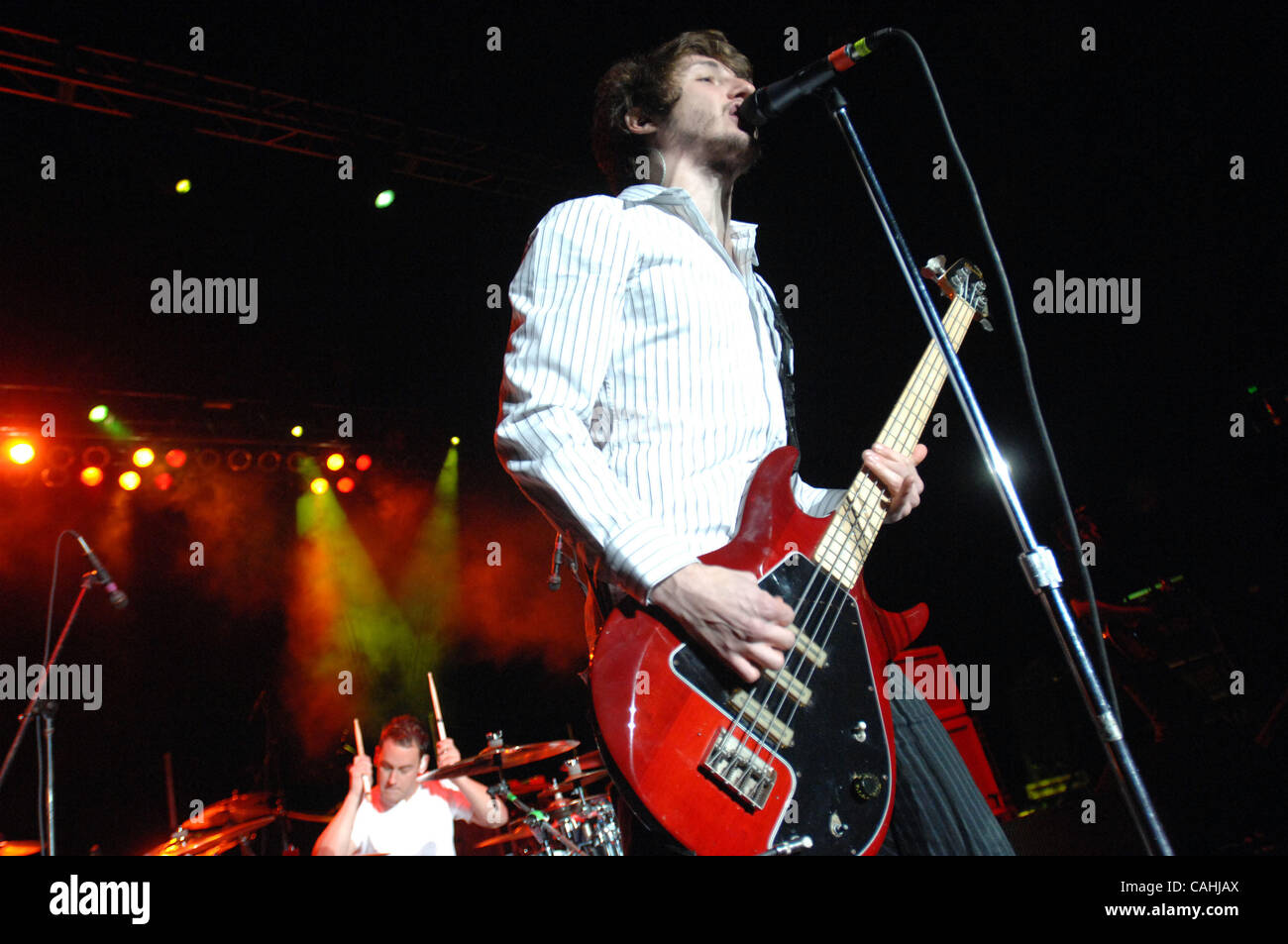 Dec. 4, 2007 - Norfolk, Virginia, USA - Singer / Bass Guitarist KENNY ...