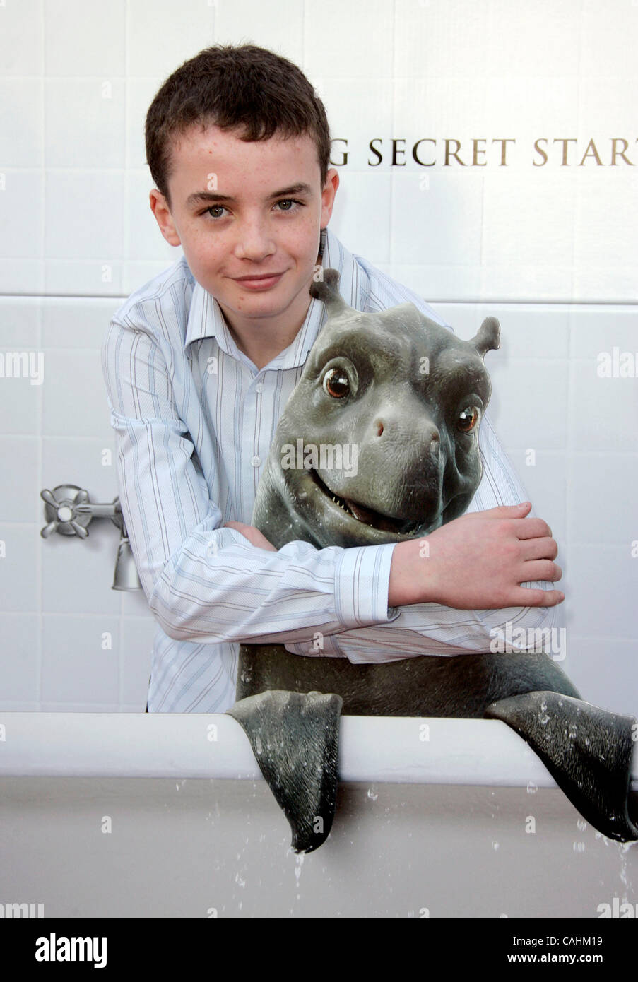 Dec 08, 2007 - Hollywood, California, USA - ALEX ETEL arriving to the ...