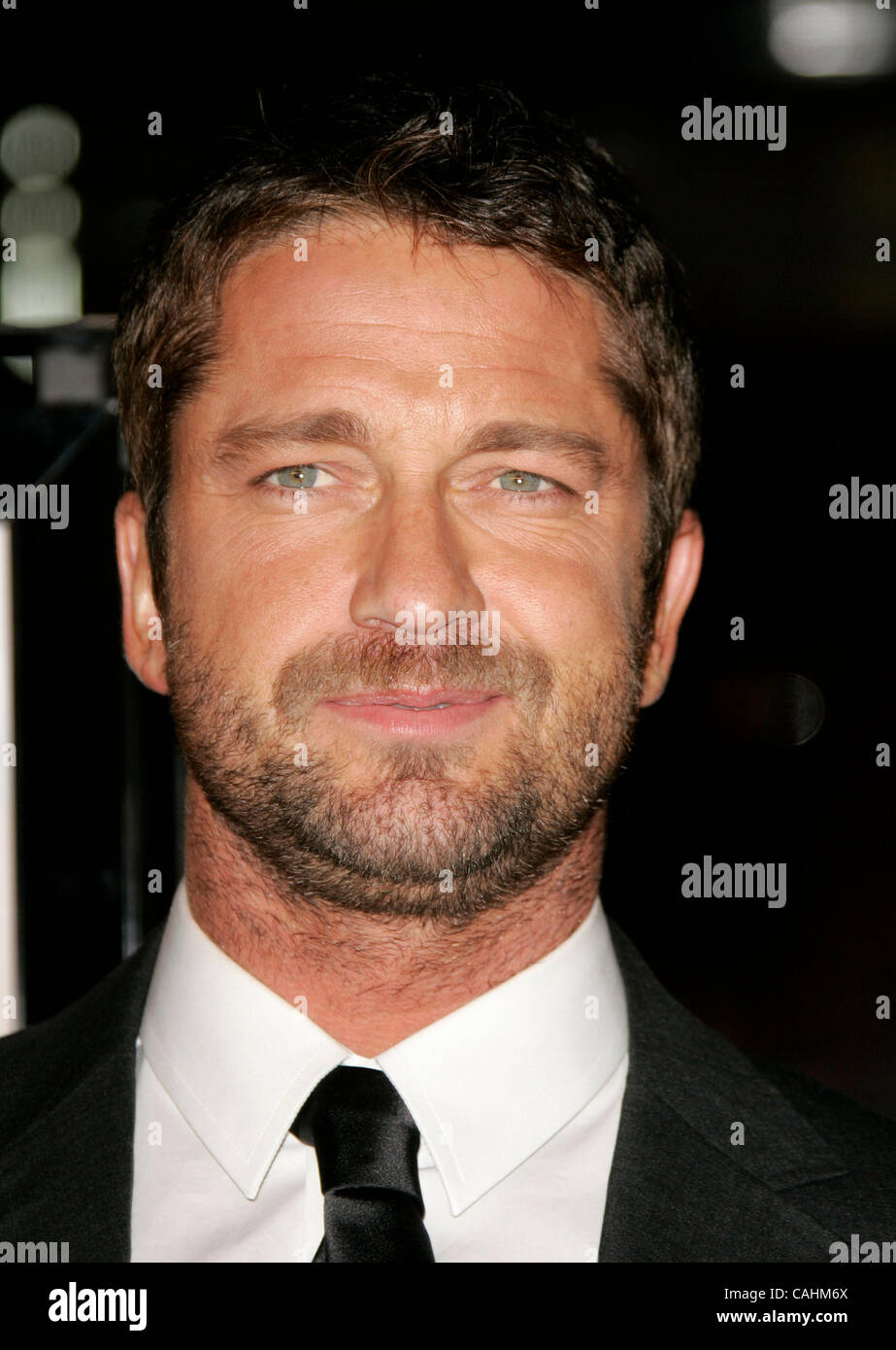 Dec 9, 2007 - Hollywood, California, USA - Actor GERARD BUTLER arriving ...