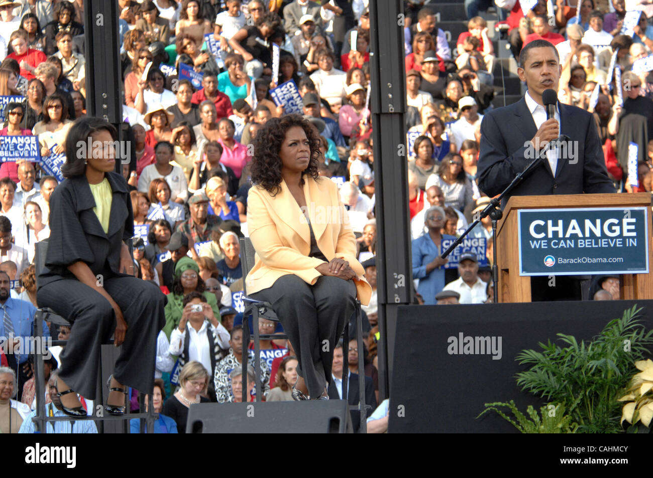 Dec 09, 2007 - Columbia, South Carolina, USA - MICHELLE OBAMA and ...