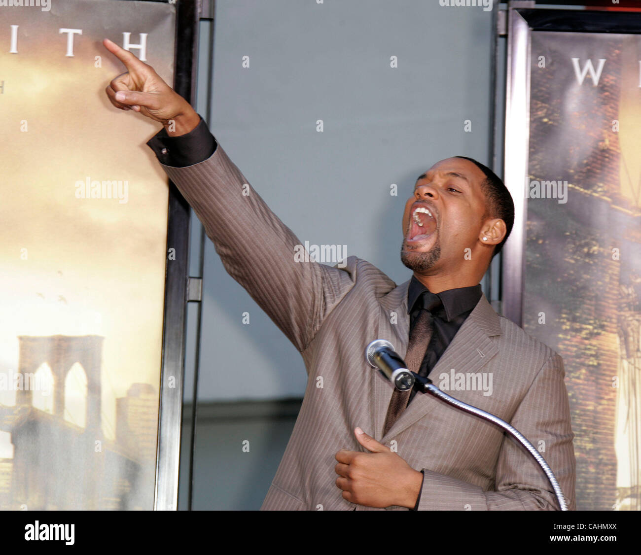 Dec 10, 2007 - Hollywood, California, USA - Actor WILL SMITH get his ...