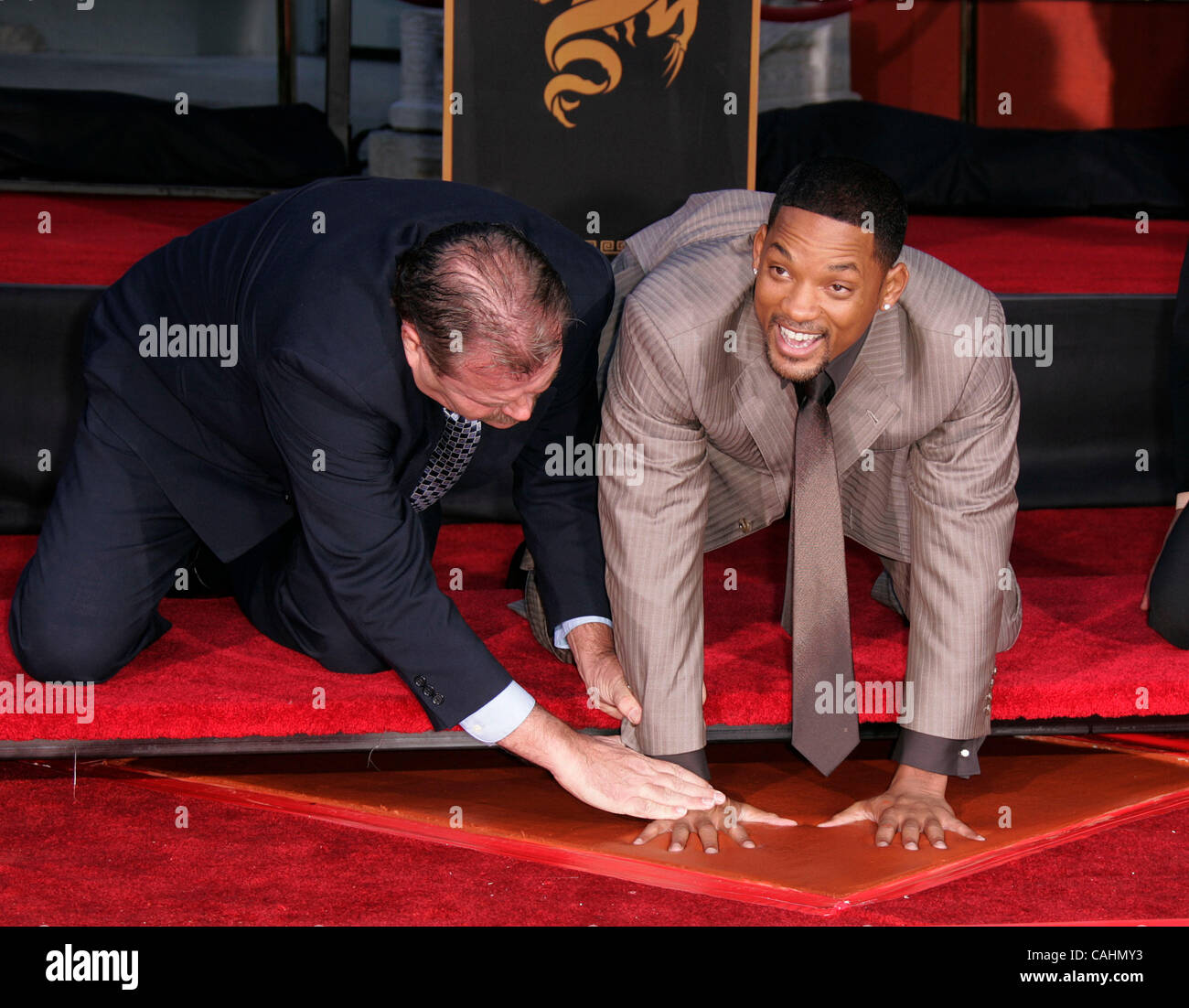 Dec 10, 2007 - Hollywood, California, USA - Actor WILL SMITH get his ...