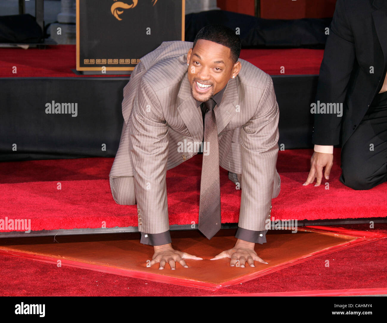 Dec 10, 2007 - Hollywood, California, USA - Actor WILL SMITH get his ...