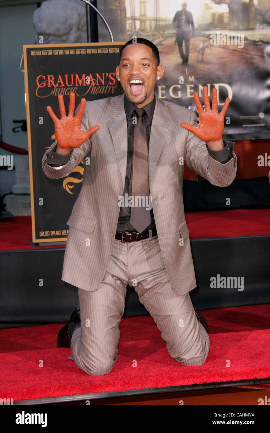 Dec 10, 2007 - Hollywood, California, USA - Actor WILL SMITH get his ...