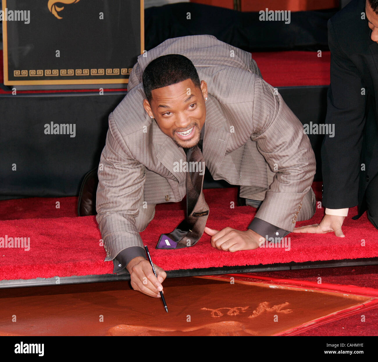 Dec 10, 2007 - Hollywood, California, USA - Actor WILL SMITH get his ...