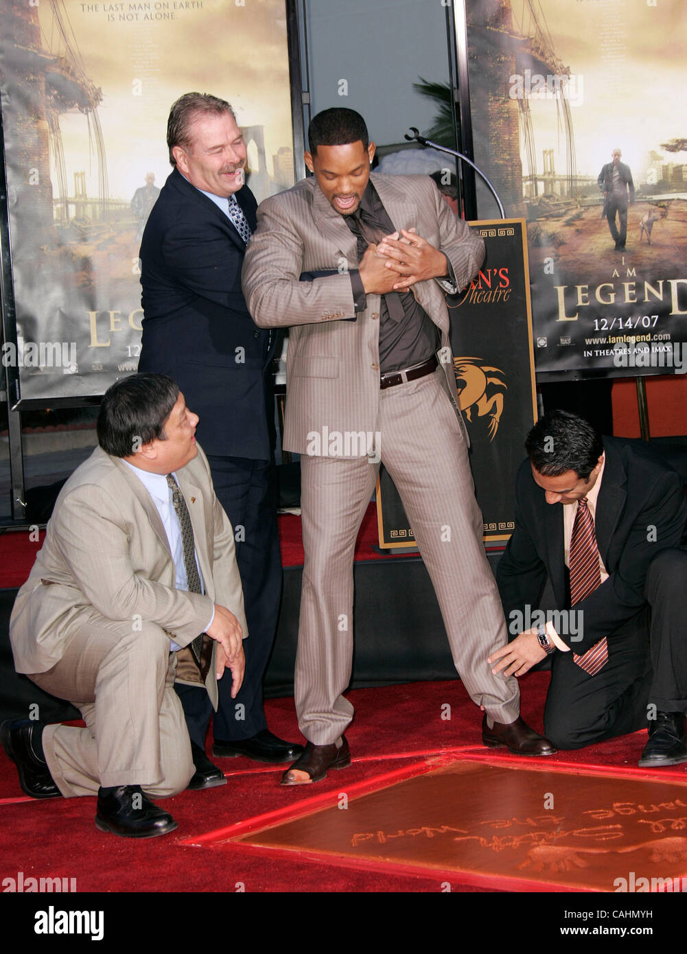 Dec 10, 2007 - Hollywood, California, USA - Actor WILL SMITH get his ...