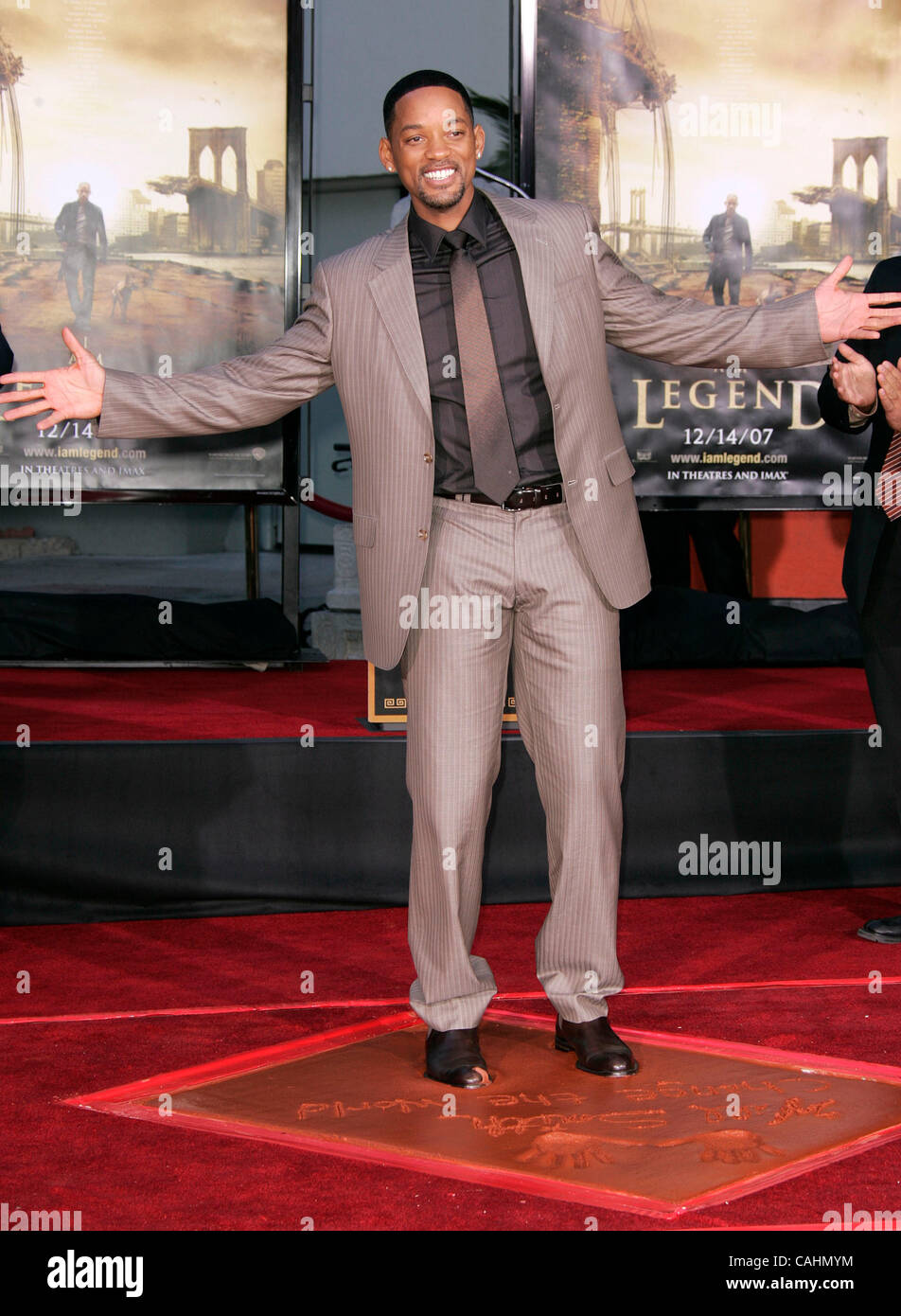 Dec 10, 2007 - Hollywood, California, USA - Actor WILL SMITH get his ...