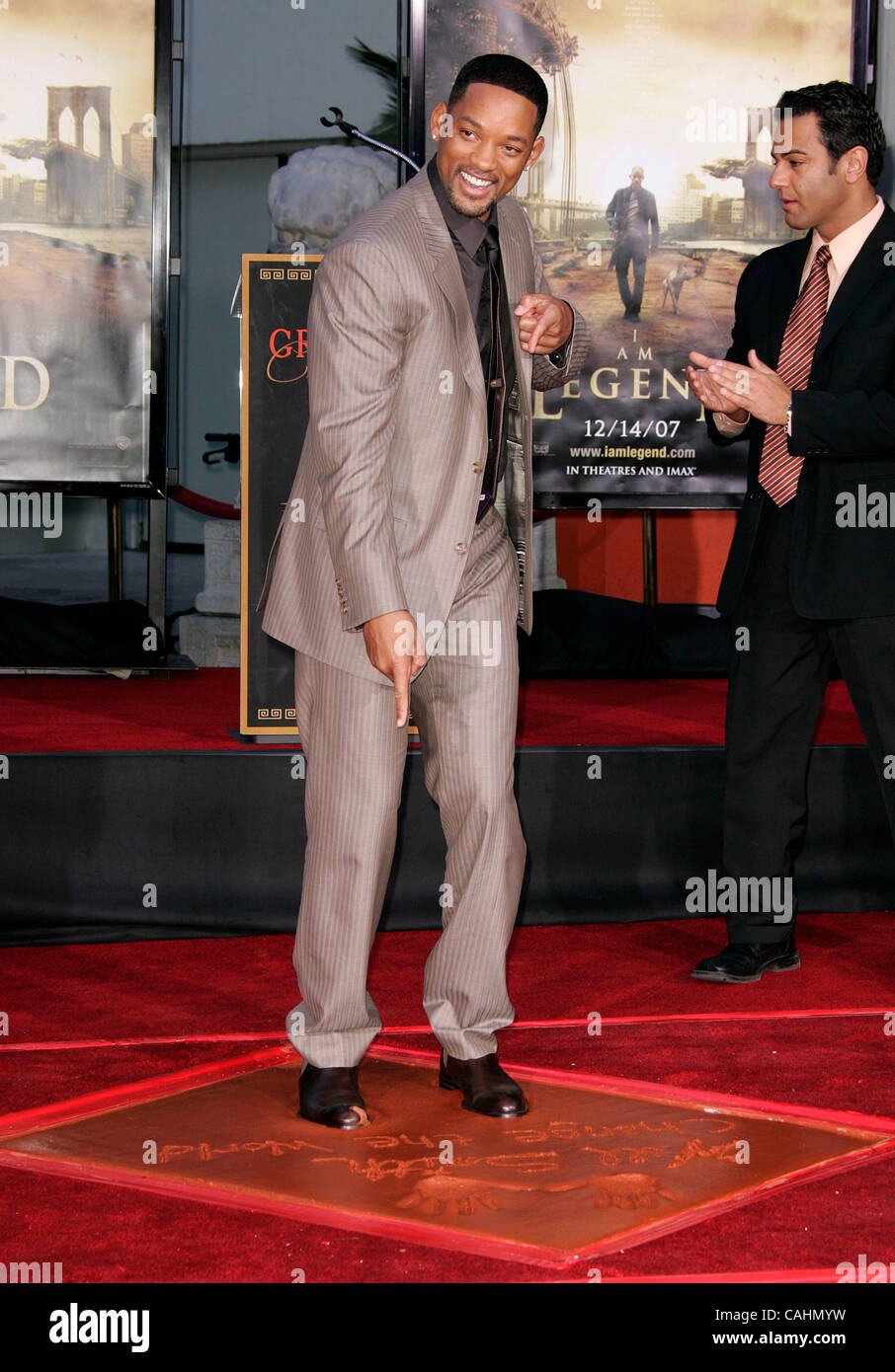 Dec 10, 2007 - Hollywood, California, USA - Actor WILL SMITH get his ...