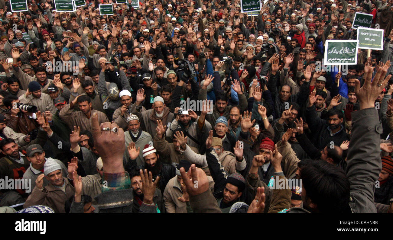 Activists of Kashmir's moderate faction of the All Parties Hurriyat ...