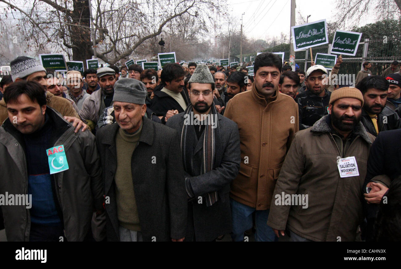 Leaders and activists of All Parties Hurriyat Conference APHC march to ...