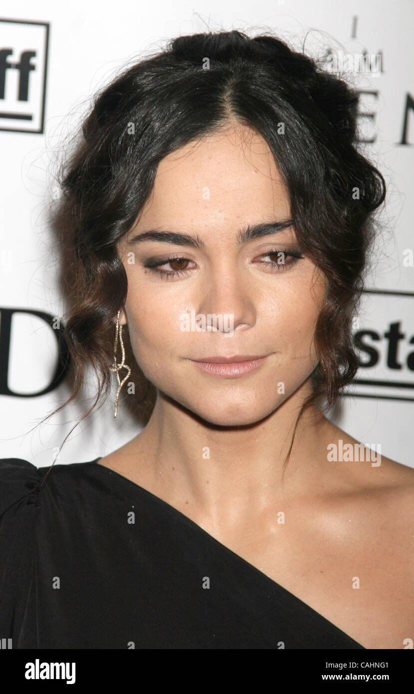 Alice Braga I Am Legend
