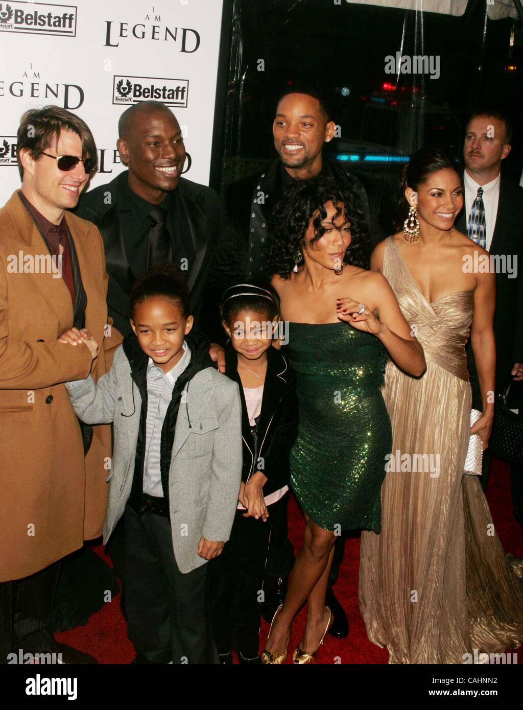 Dec. 11, 2007 - New York, New York, U.S. - I AM LEGEND PREMIERE AT WA ...