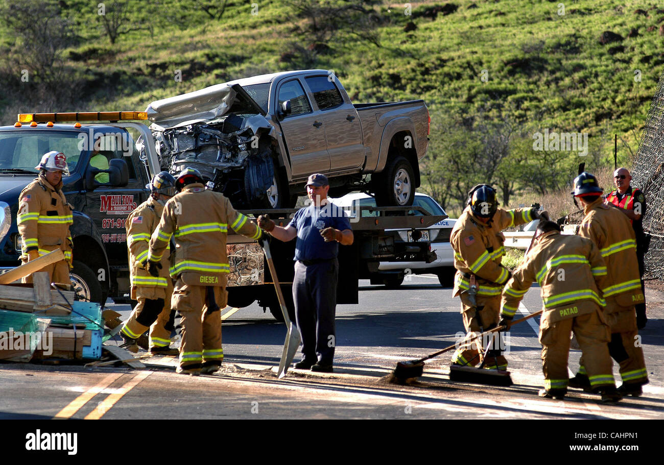 Maui fire fighters hi-res stock photography and images - Alamy