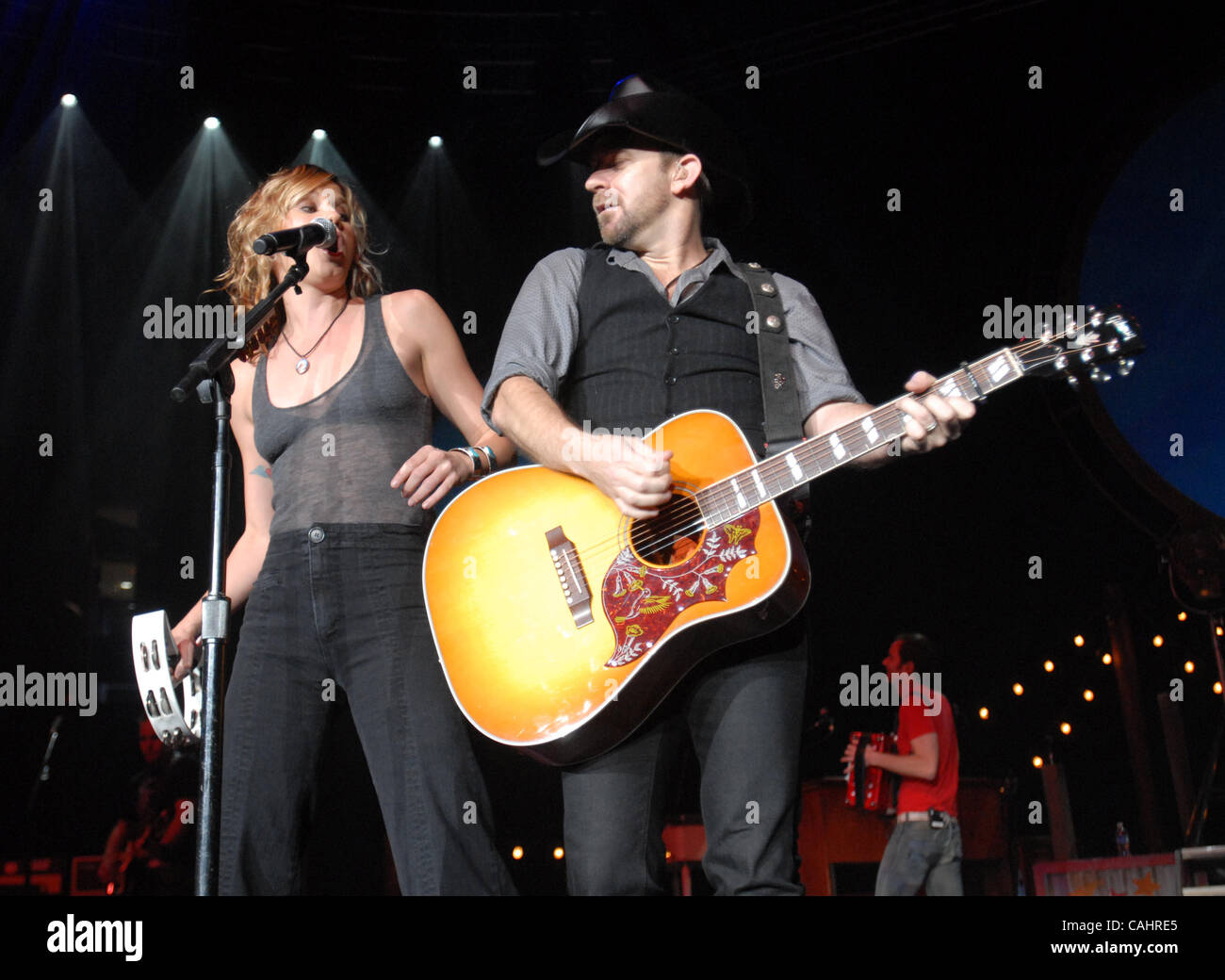 Dec 13, 2007 - Fayetteville, North Carolina, USA - (L-R) Singer ...