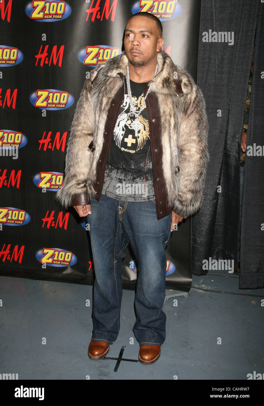 Dec 14, 2007 - New York, NY, USA - Rapper TIMBALAND poses for photos in ...