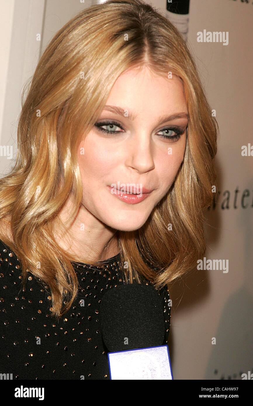 Jessica stam hi-res stock photography and images - Alamy