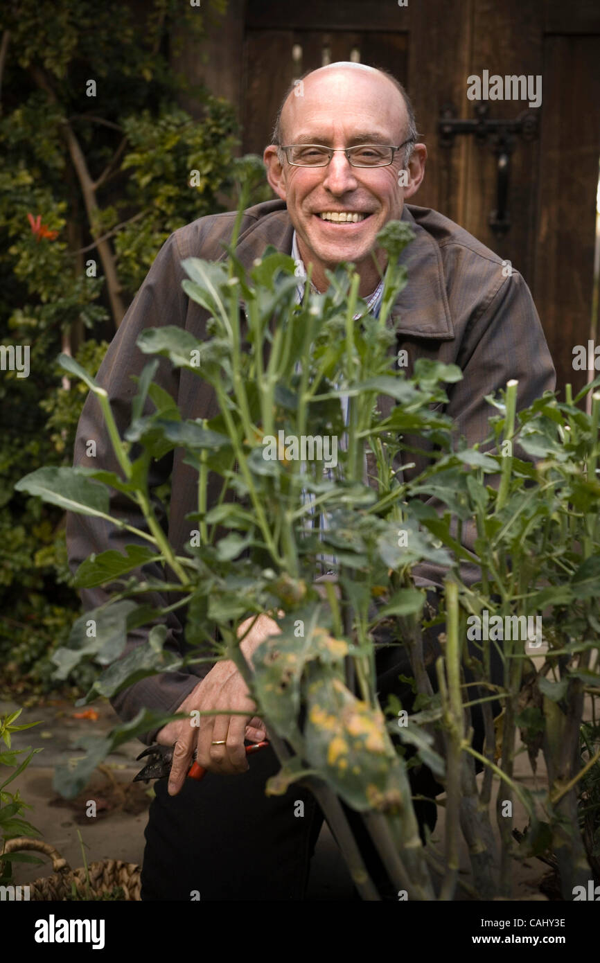 Michael pollan garden hi-res stock photography and images - Alamy