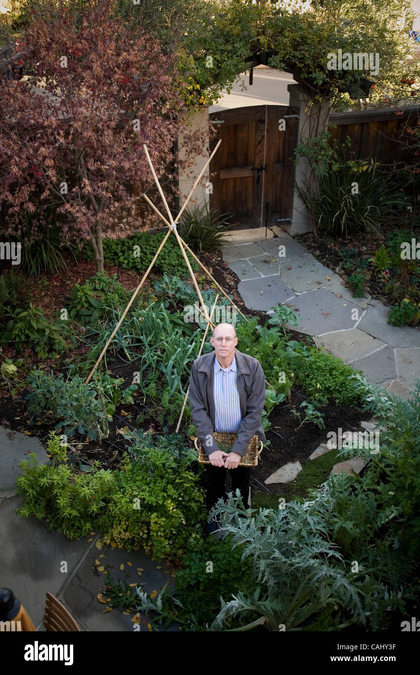 Michael pollan garden hi-res stock photography and images - Alamy