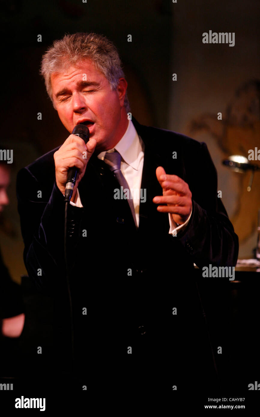 Steve tyrell hi-res stock photography and images - Alamy