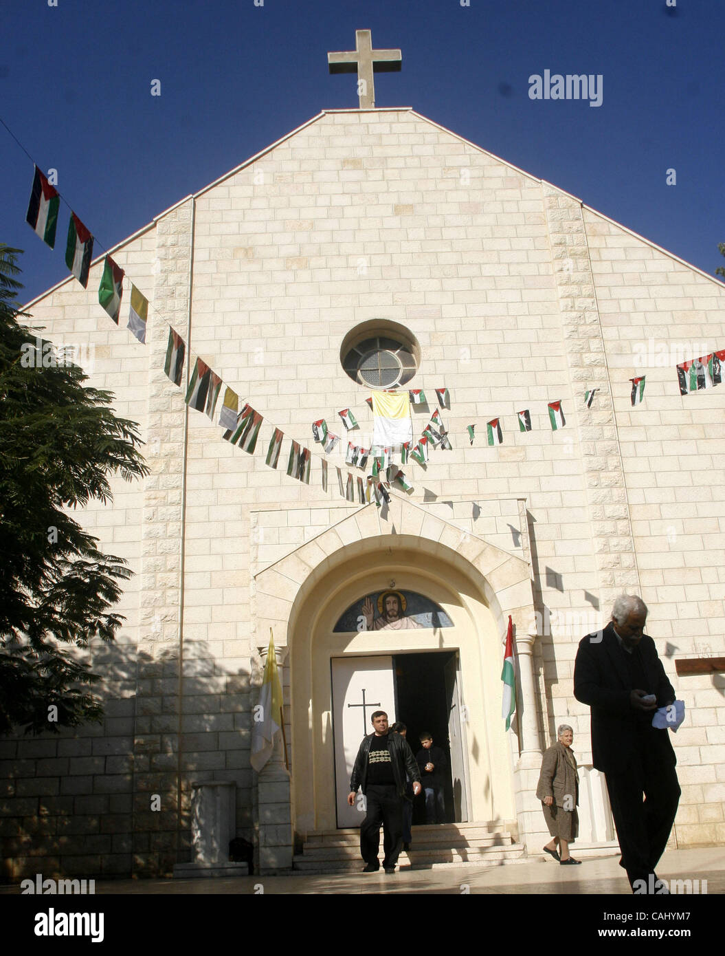 Dec 23, 2007 - Gaza City, Gaza Strip - Palestinian Christians pray at a ...