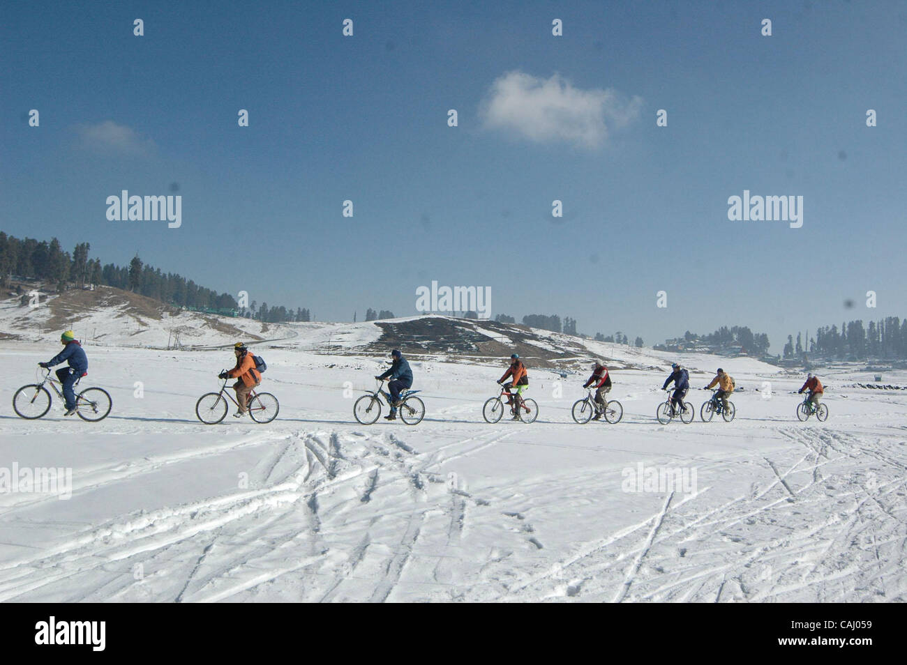 Pedal through snow hi-res stock photography and images - Alamy
