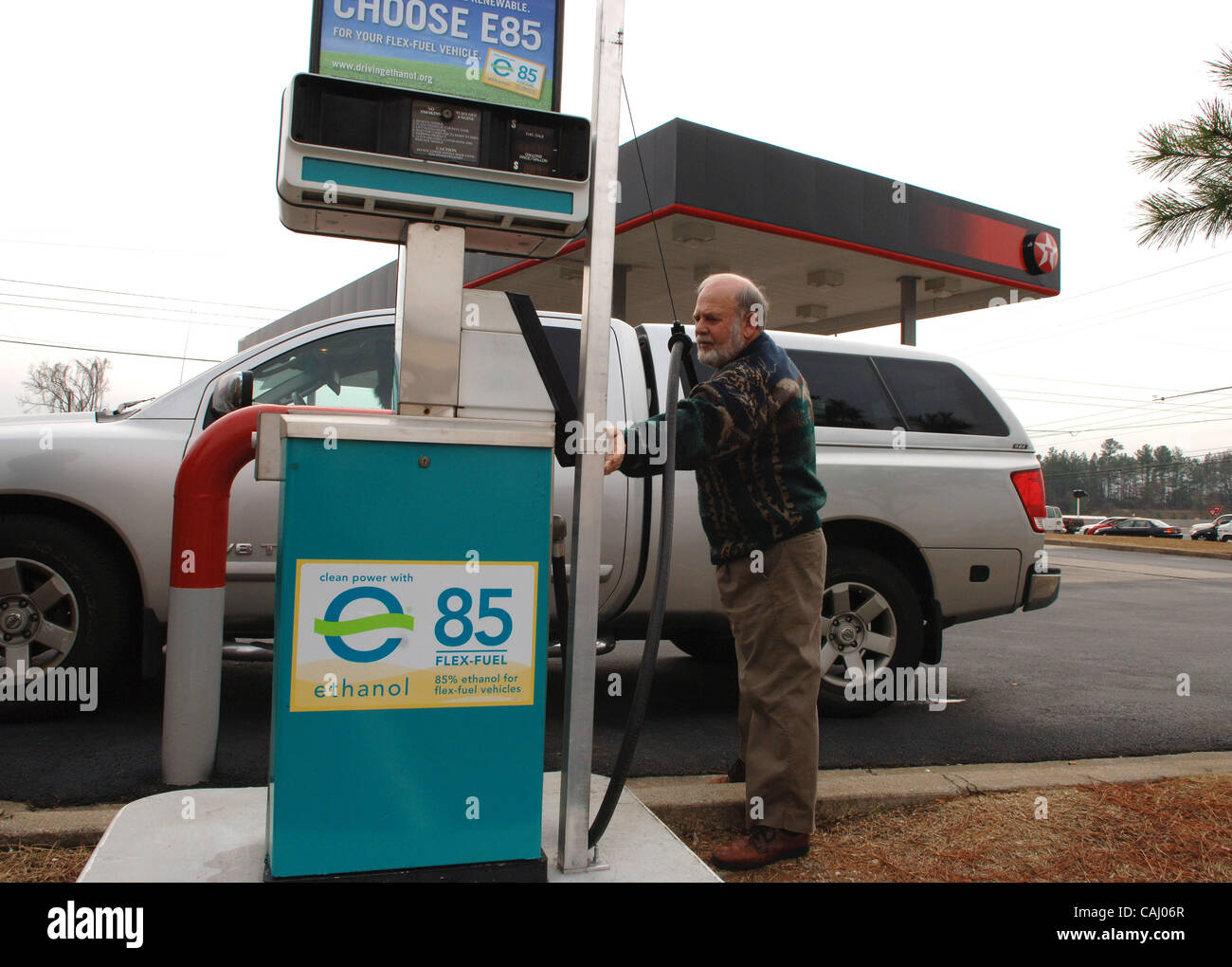 JERRY HOWELL of Marietta, GA pumps E-85 ethanol mix fuel into his 2005 ...
