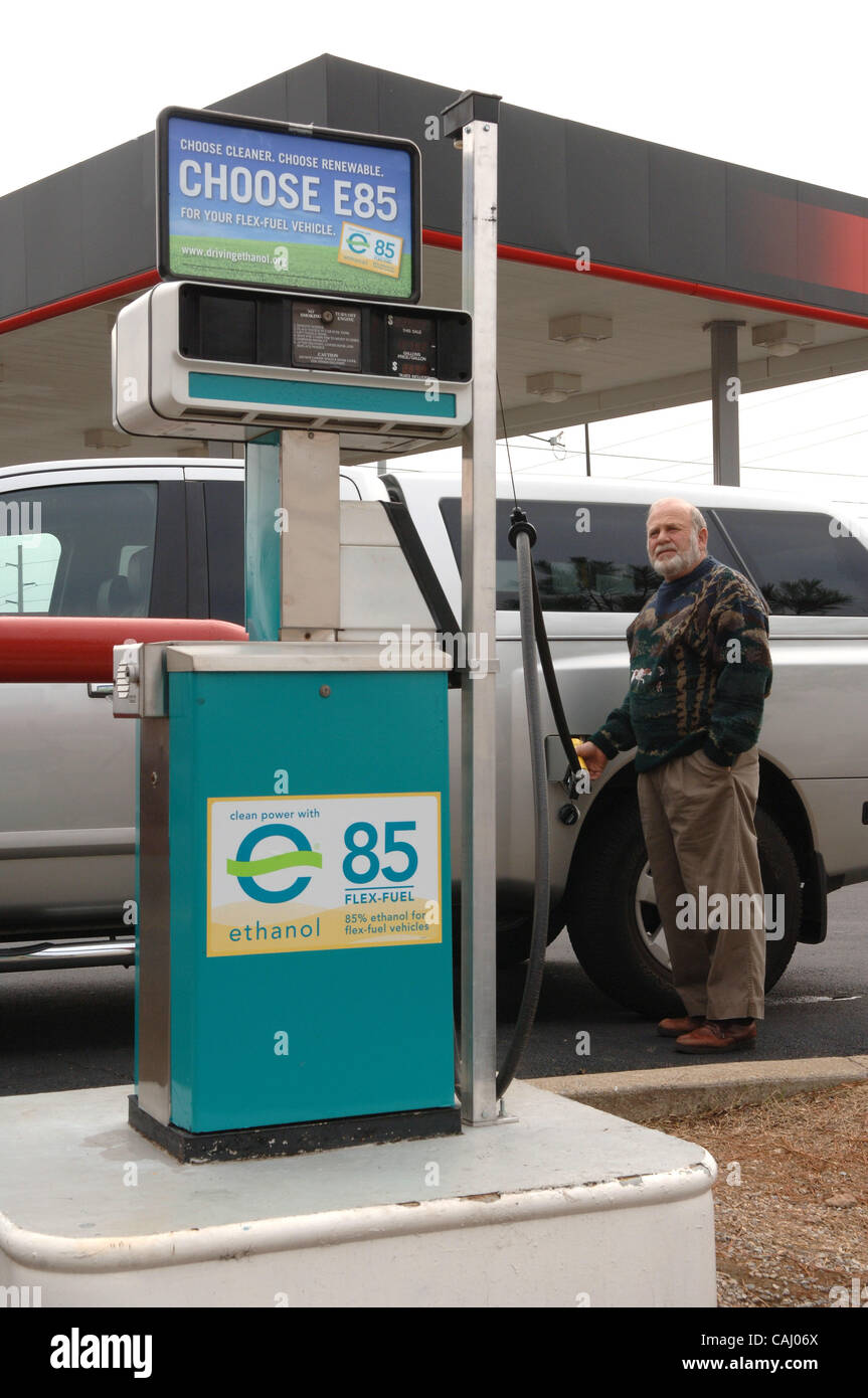 JERRY HOWELL of Marietta, GA pumps E-85 ethanol mix fuel into his 2005 ...