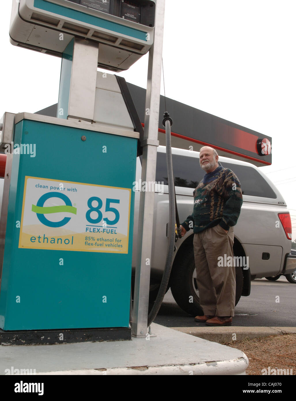 JERRY HOWELL of Marietta, GA pumps E-85 ethanol mix fuel into his 2005 ...