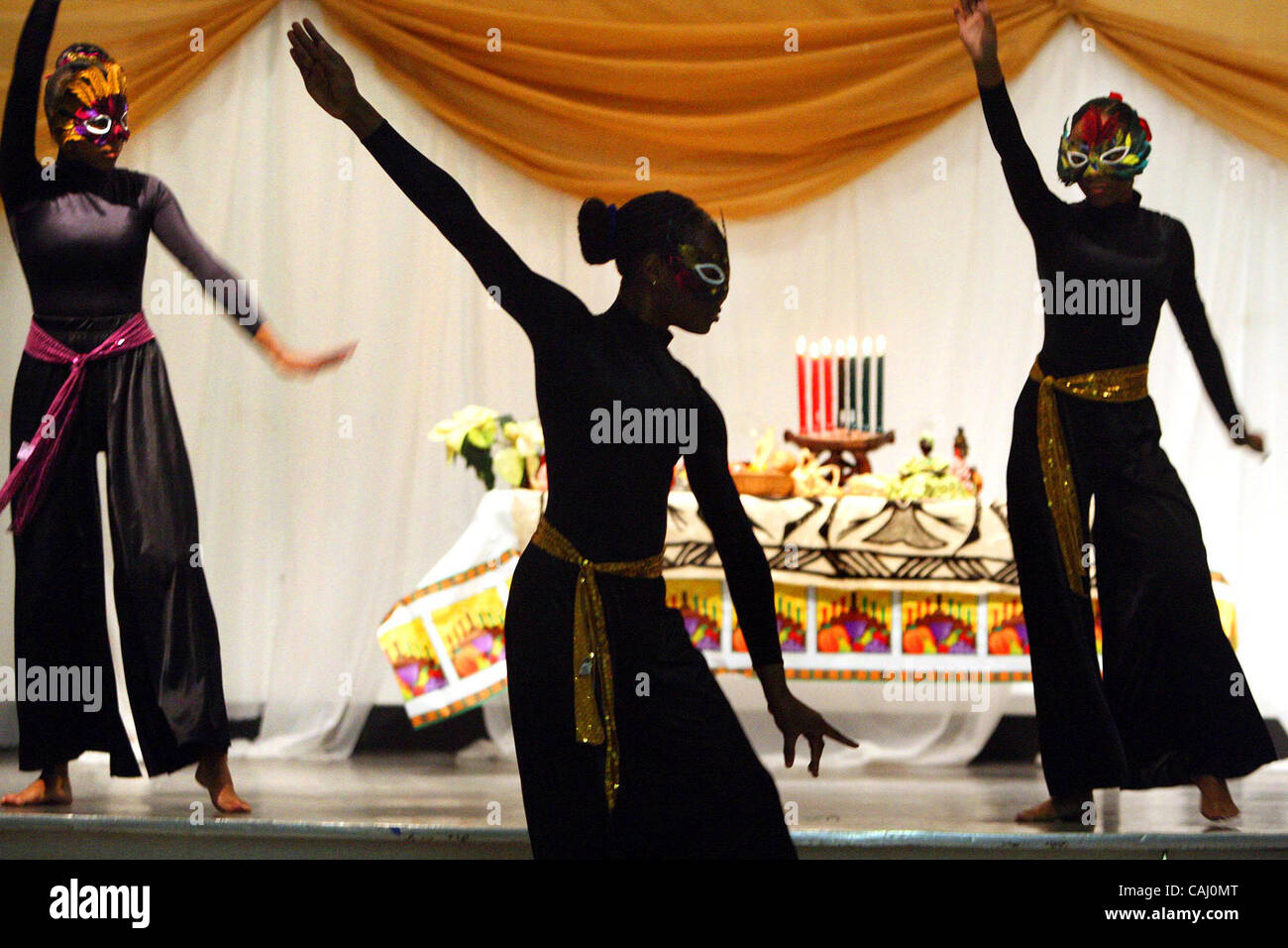 Kwanzaa dance hi-res stock photography and images - Alamy