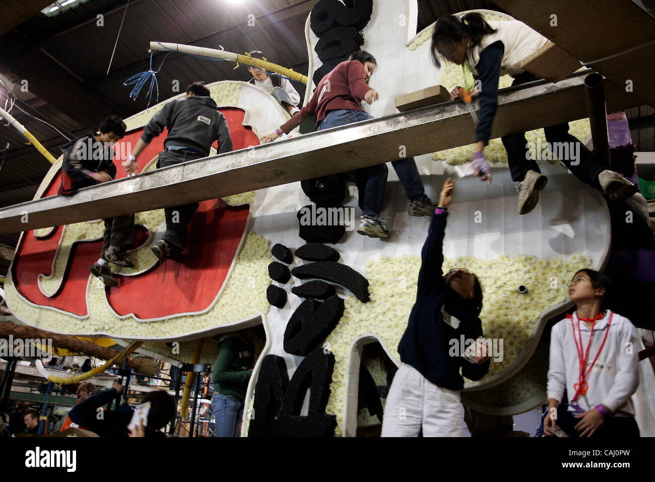 Dec 29, 2007 - AZUSA , CA, USA - Olympic themed float showing the five ...