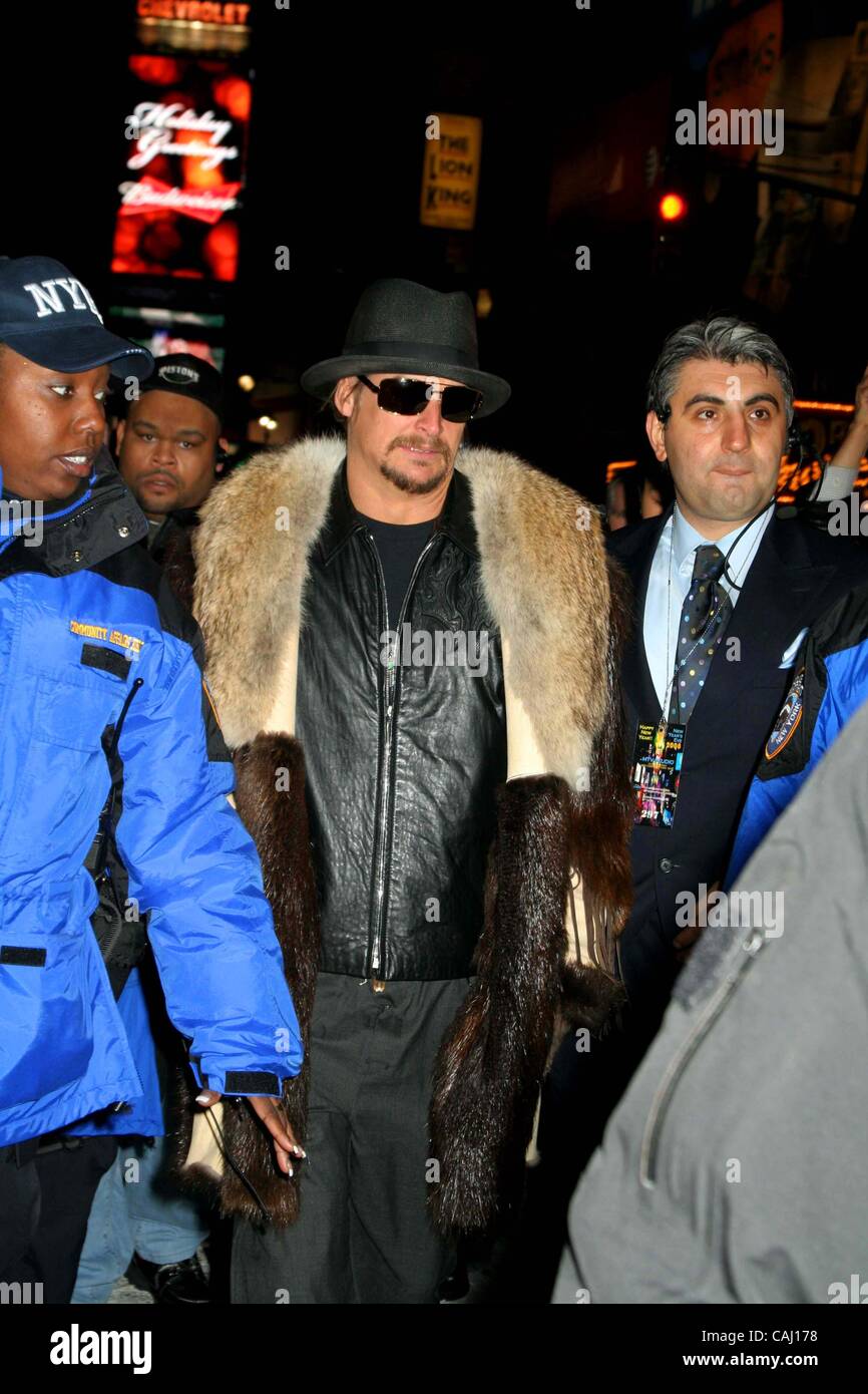 Times square new years eve 2007 hi-res stock photography and images - Alamy