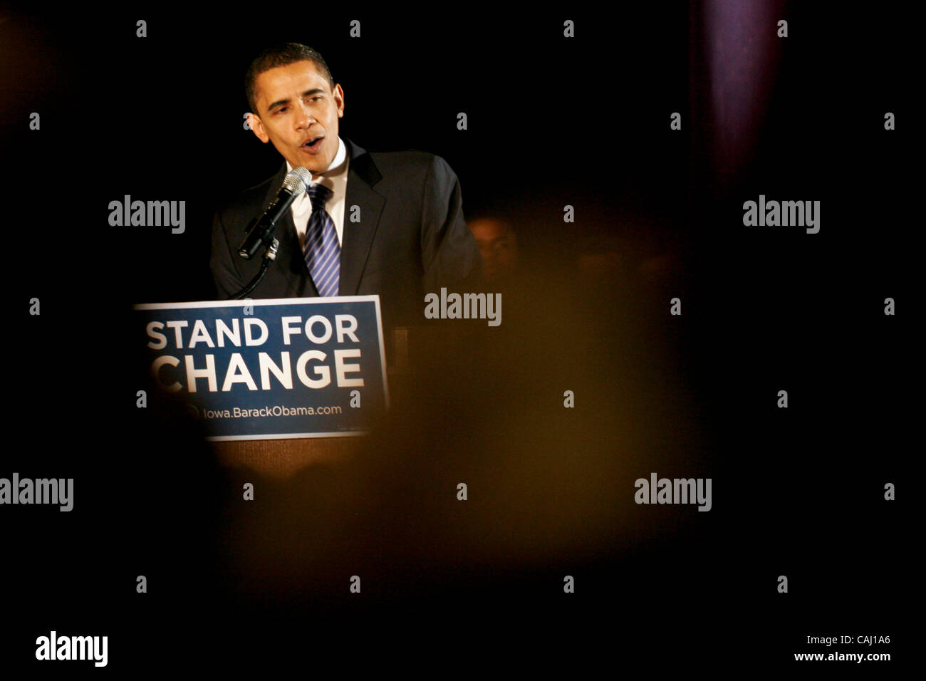 Jan 3, 2005 - IOWA, USA -Cheered by a roaring crowd, Sen. Barack Obama ...