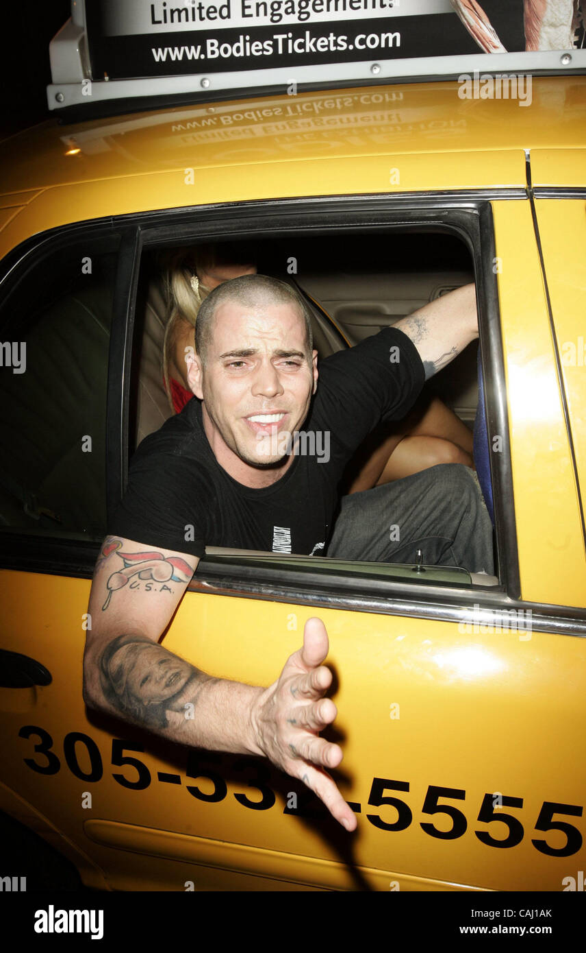 Miami Beach, 2008-1-2 / Rapper EVE, STEVE-O with a friend and TIFFANY ...