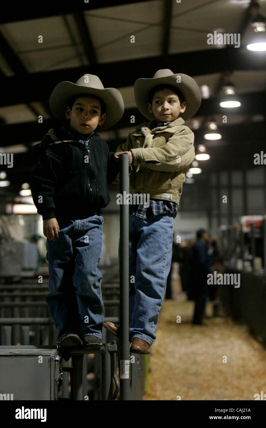 METRO - Brothers Jack Valdez, 5, left, and Morgan Valdez, 7, right ...