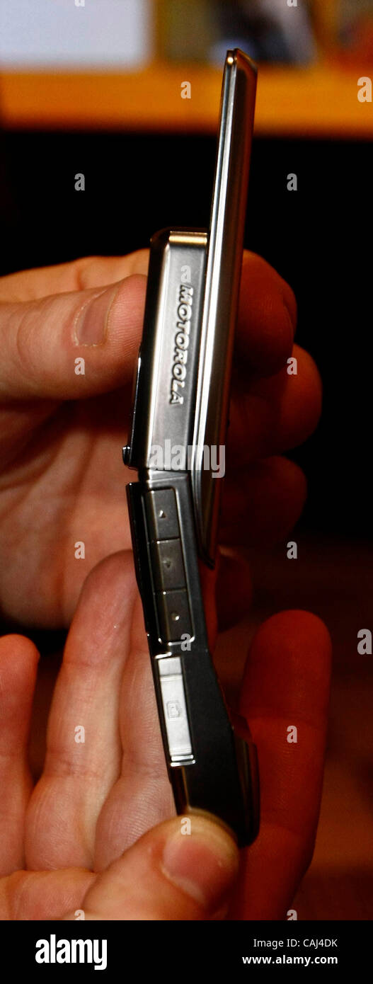 First motorola phone hi-res stock photography and images - Alamy
