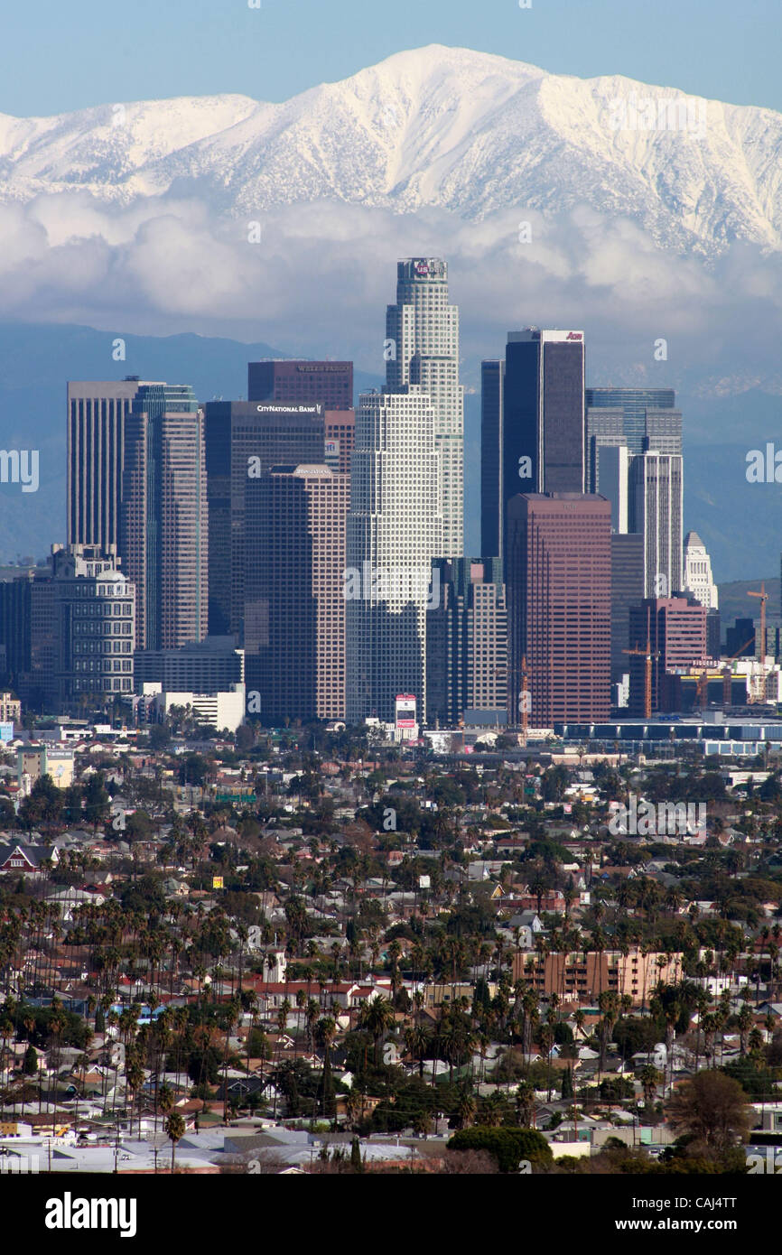 Los angeles skyline snow covered hi-res stock photography and images ...