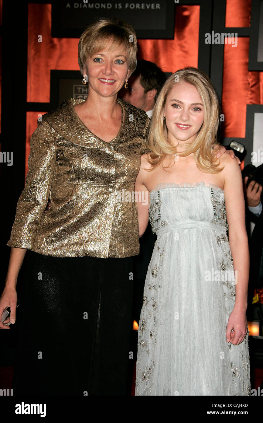 Annasophia robb and janet robb hi-res stock photography and images - Alamy