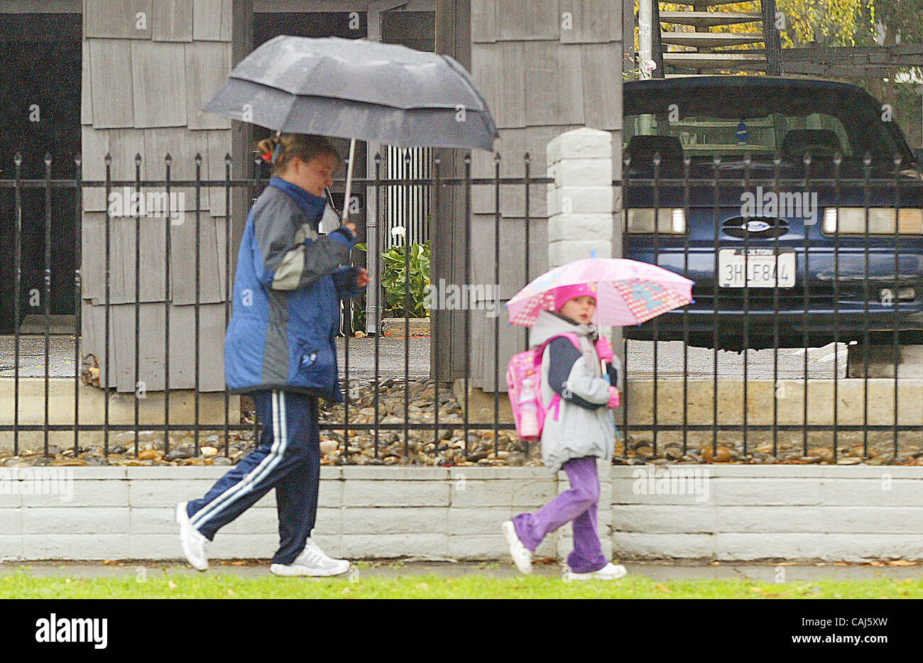 Georgeta Swartz and daughter Brianna Swartz, 5, walk along Bidwell ...