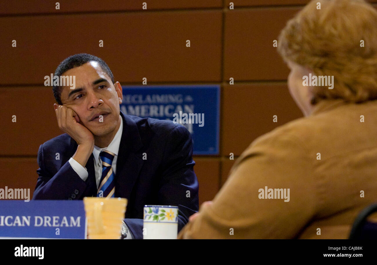 Democratic presidential candidate Sen. Barack Obama (D-IL) talks to ...