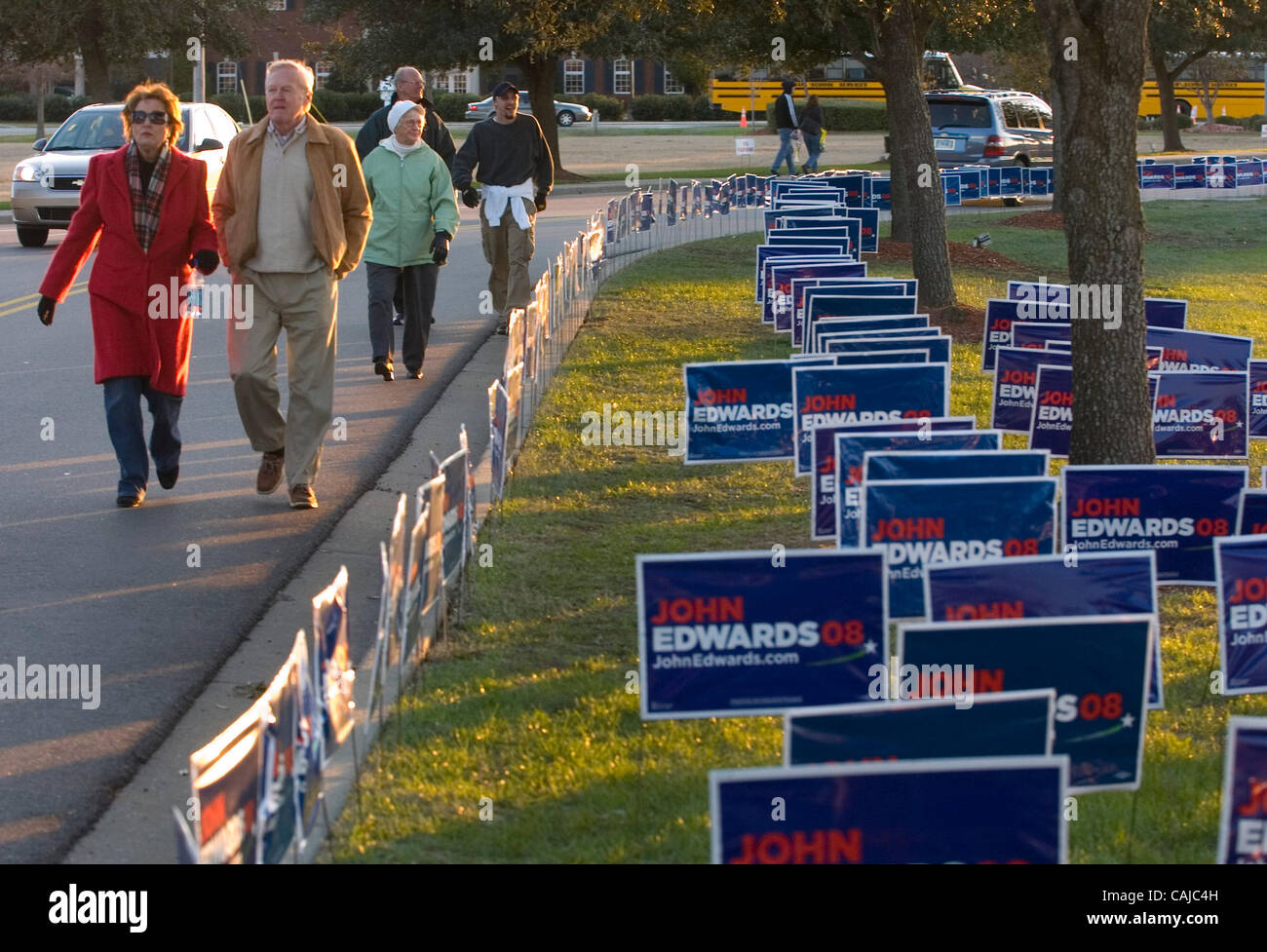 People arrive at the site of the CNN/Congressional Black Caucus Debate ...