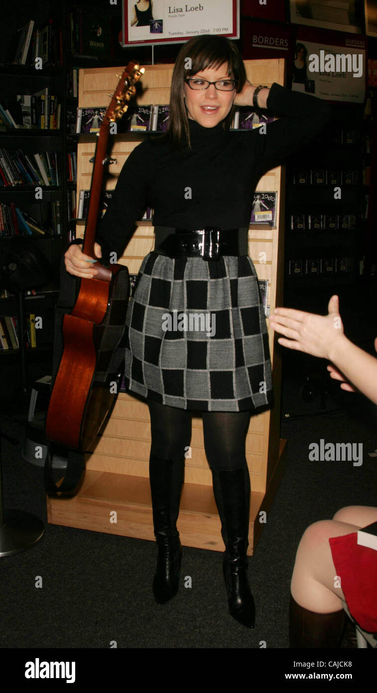 Jan. 22, 2008 - New York, New York, U.S. - LISA LOEB PERFORMS SONGS ...