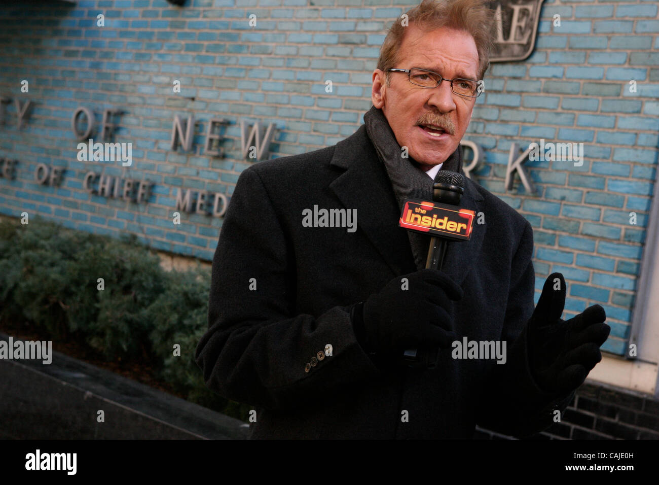 Inside Edition Pat O'Neill reporting about the death of actor Heath ...