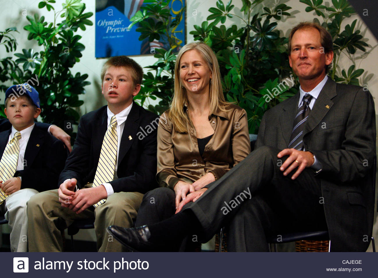 Rick Neuheisel , wife Susan, and sons Jack and Joe during a press Stock ...