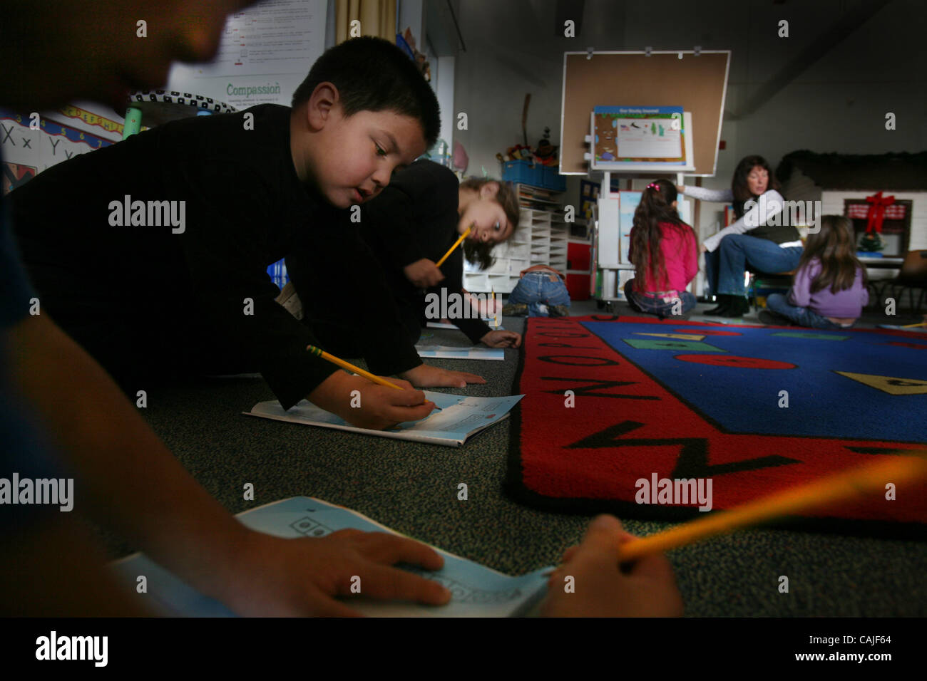 Children award class hi-res stock photography and images - Alamy