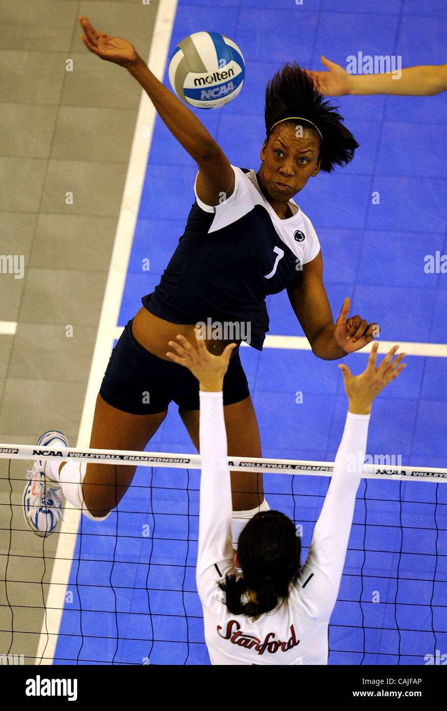 Wilson the volleyball hi-res stock photography and images - Alamy