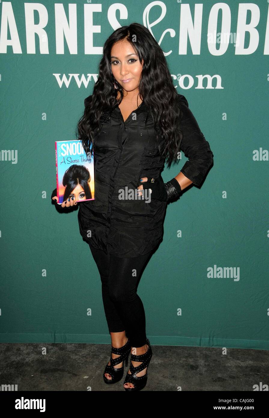 Jan. 6, 2011 - Los Angeles, California, U.S. - Nicole Ãƒâ€™SnookiÃƒâ€œ ...