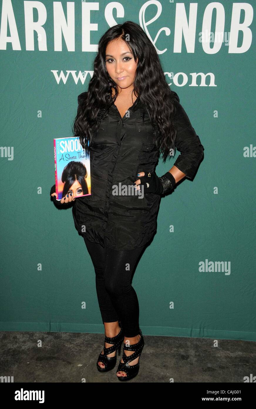 Jan. 6, 2011 - Los Angeles, California, U.S. - Nicole Ãƒâ€™SnookiÃƒâ€œ ...